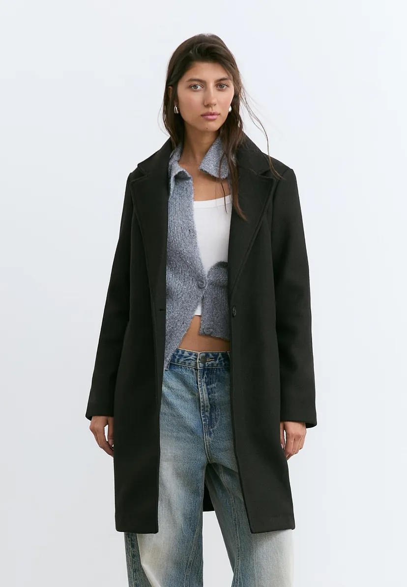 The 7 basic coloured coats from Stradivarius that provide elegance and ...