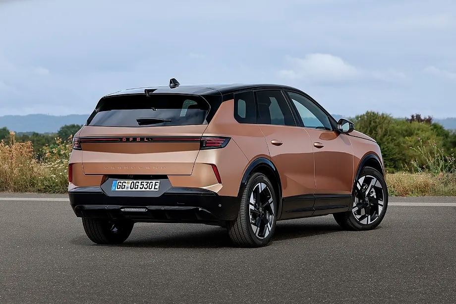 Opel presents stunning 2025 next generation Grandland SUV - Foto 2 de 9
