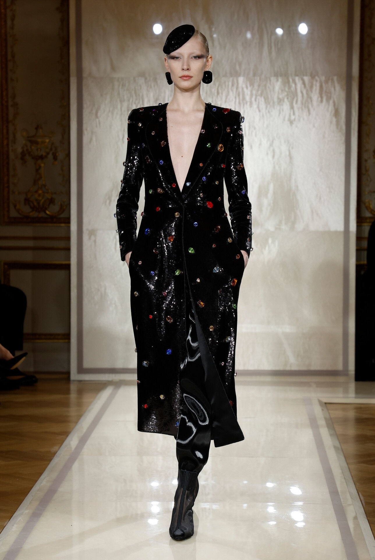 Armani Privé Haute Couture spring-summer 2025: hyper-feminine women ...