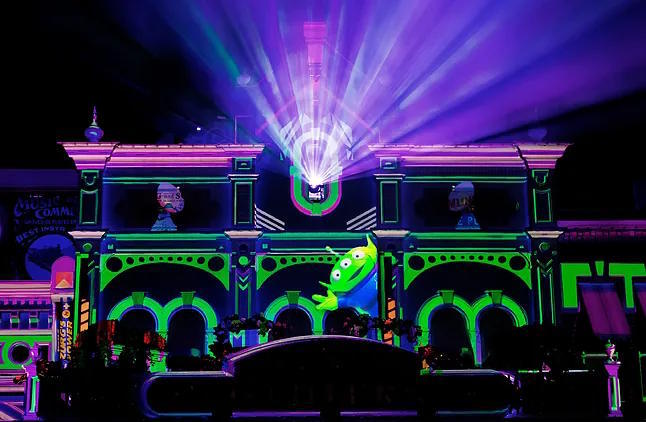 Projections on the facades of Main Street, USA - Foto 4 de 4